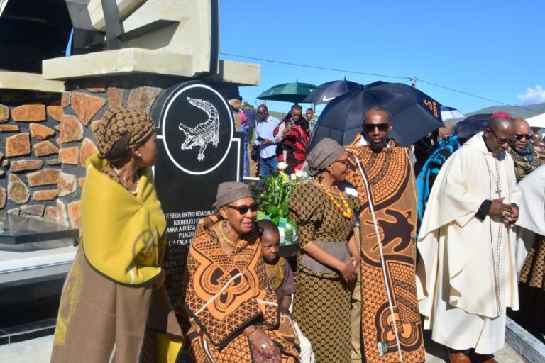 HIS MAJESTY INAUGURATES NEW PRINCIPAL CHIEF OF MOKHOTLONG - Government ...